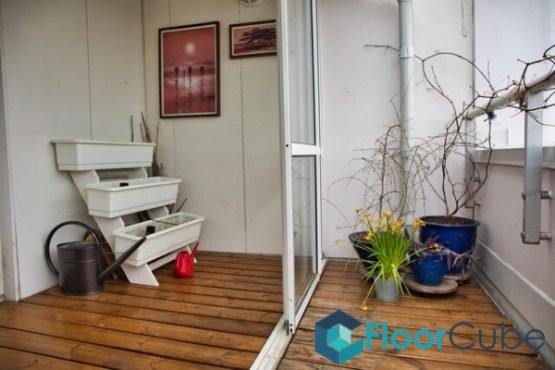 6 Reasons To Choose Wood Decking for Your Balcony - Vinyl Flooring ...